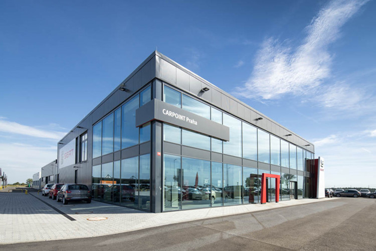 FAW Car Showroom Structures en acier construite et panneau composite en ...